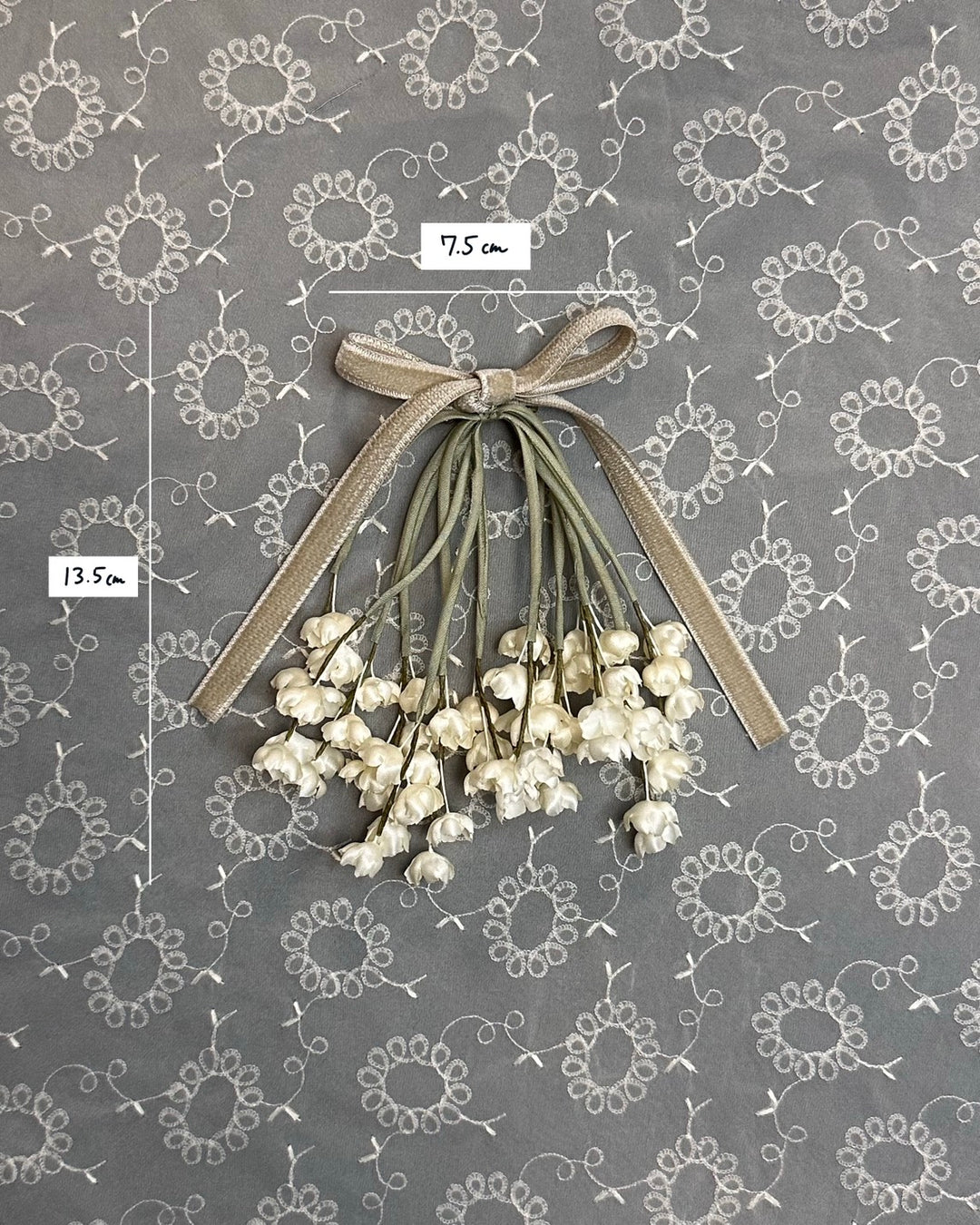 Petite flower corsage – Mayo Suzuki